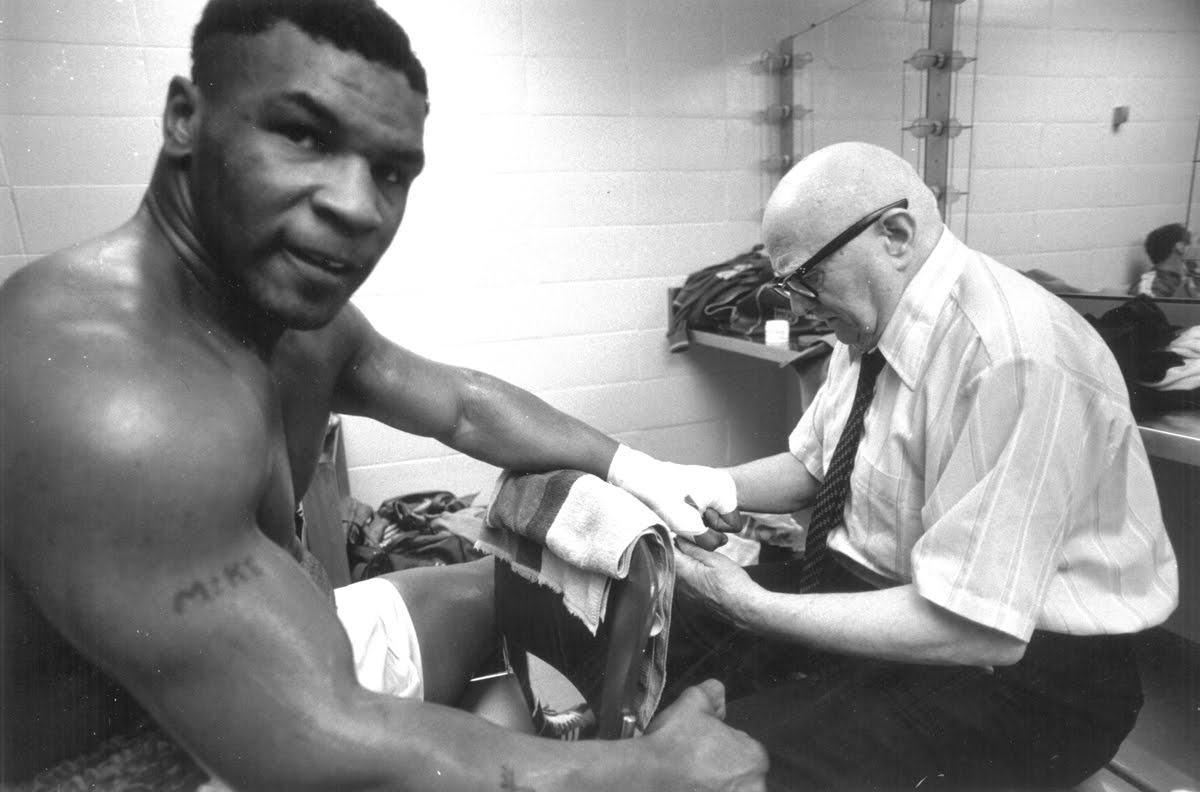 Boxing History On Twitter Mike Tyson Glares At The Camera As His Trainer A Mentor Cus Damato