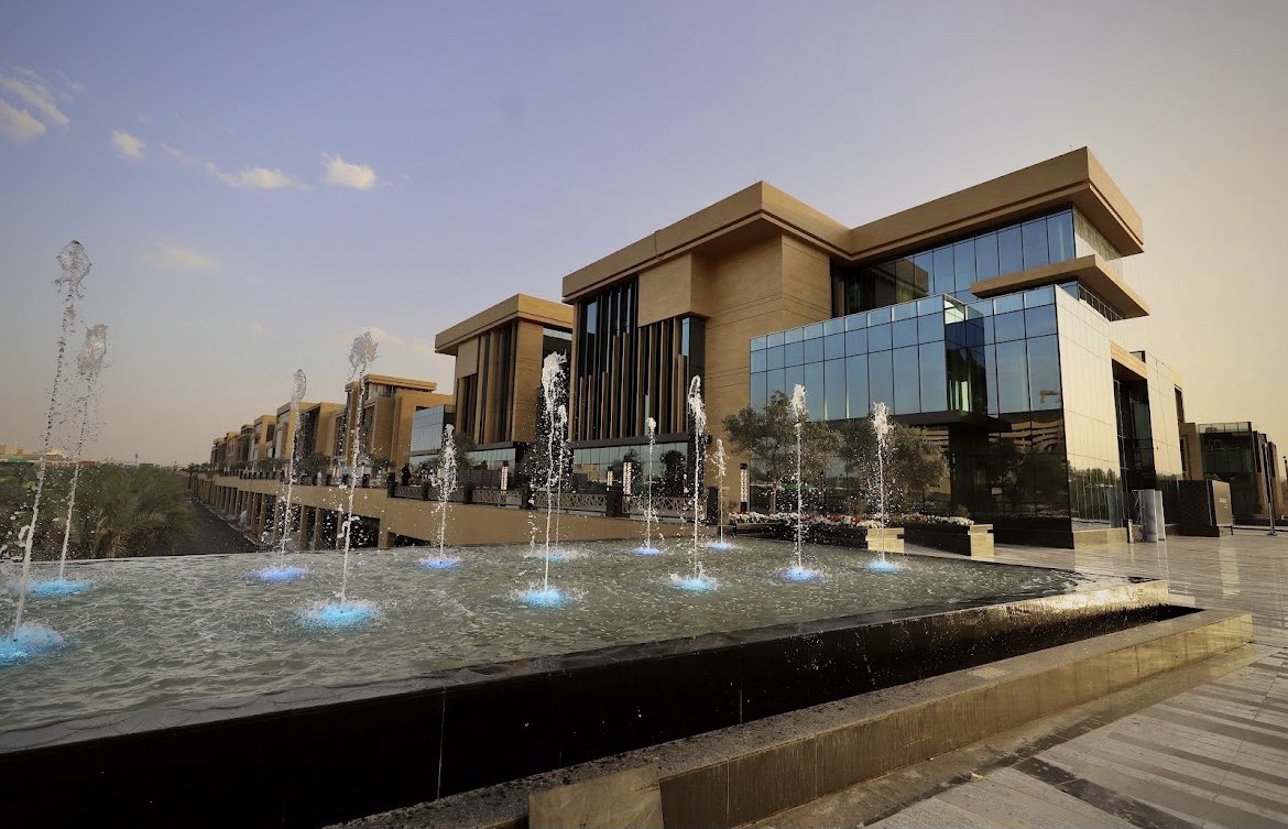 مع الأجواء الباردة،،هذا ثريد بحط فيه أفضل أماكن بالرياض جلسات خارجية ...