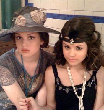 alex russo & harper finkle, mothers. AS @archivesgowmez
