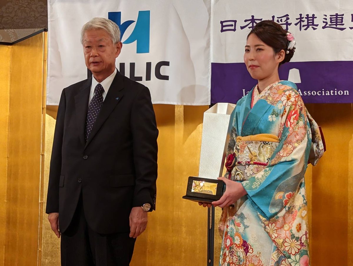 里見香奈 on Twitter: "https://sankei.com/article/20221202-I2ORMDQNYJIYFNV2HPD2DTYR5A/… 今日は白玲戦就位式でした ...