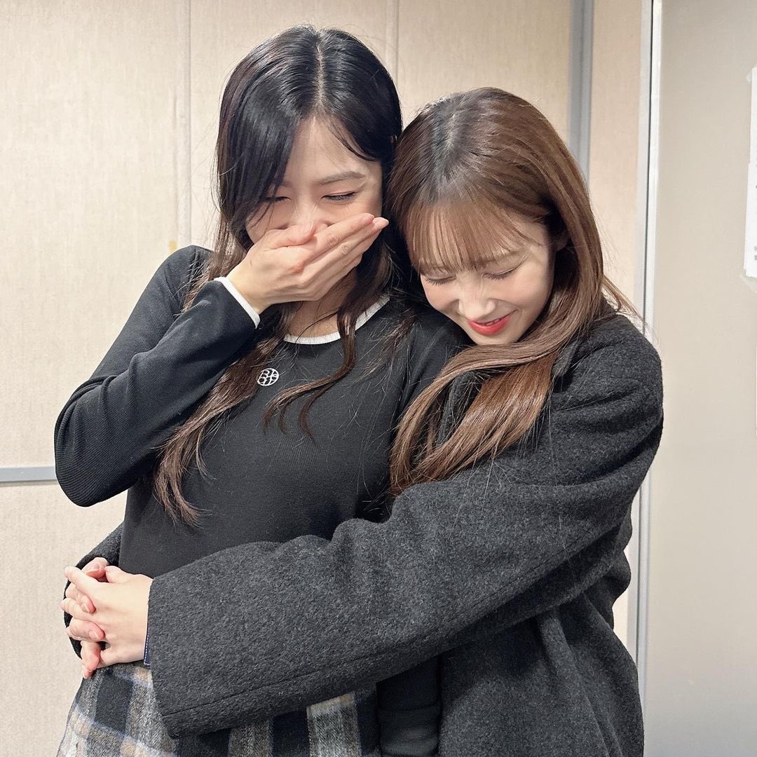 aul on Twitter: "hayoung got herself another unnie omg https://t.co/3EG7Rd4jQJ" / Twitter