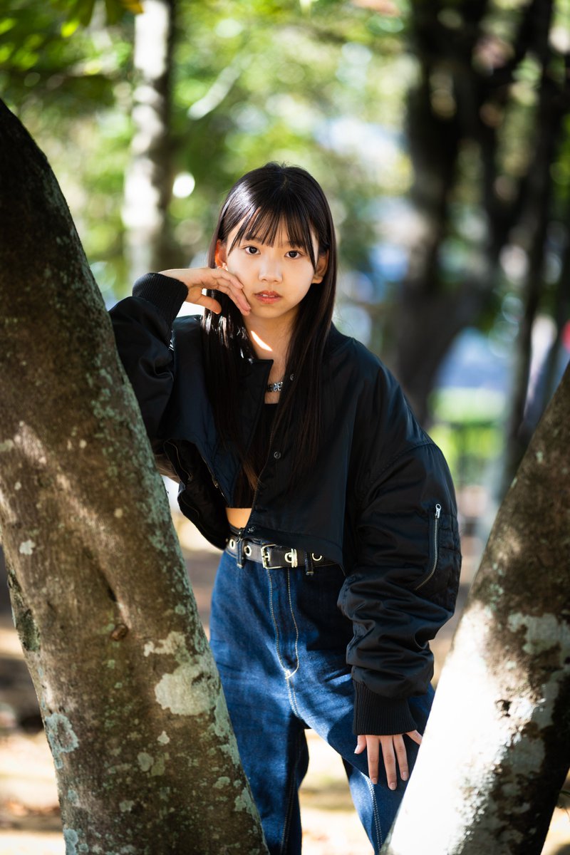 【動画あり】小6女子、TikTokを撮ろうとしたら盛大に後ろにコケる→ランドセルを背負っていたおかげで無傷で助かる [808139444]