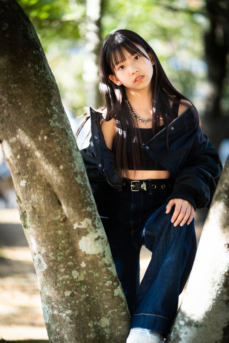 【動画あり】小6女子、TikTokを撮ろうとしたら盛大に後ろにコケる→ランドセルを背負っていたおかげで無傷で助かる [808139444]