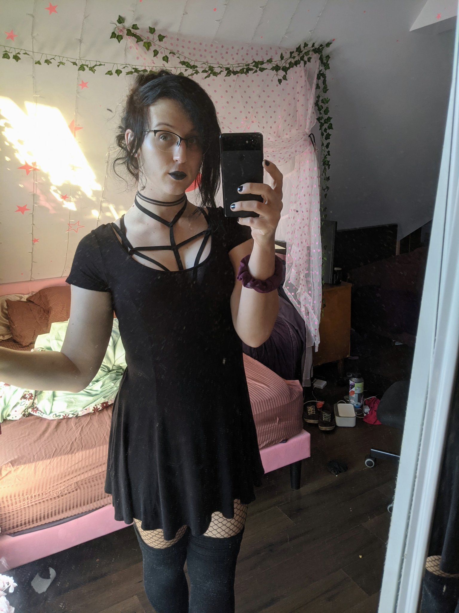 TW Pornstars - Emmaescapes 🖤. Twitter. hello. 9:24 PM - 30 Nov 2022