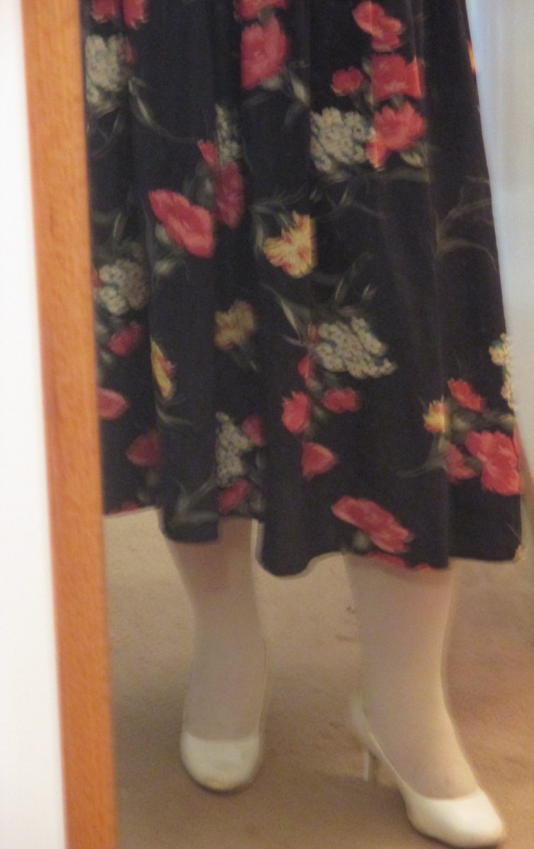 Jennifer 417272 On Twitter White Heels Selfie