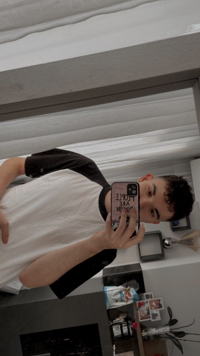 rix on Twitter: "hola 😶😶"