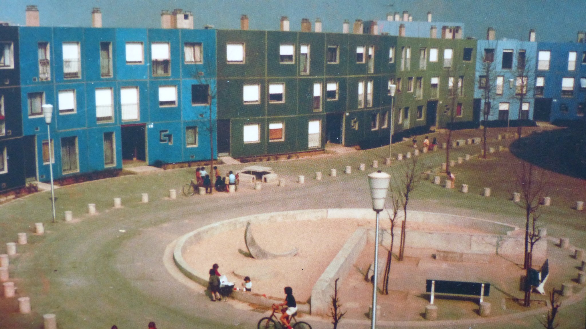 Mémoire2Ville on Twitter: "91 GRIGNY LA GRANDE BORNE DS LES LIVRES https://t.co/Yi10F5wRvq ...