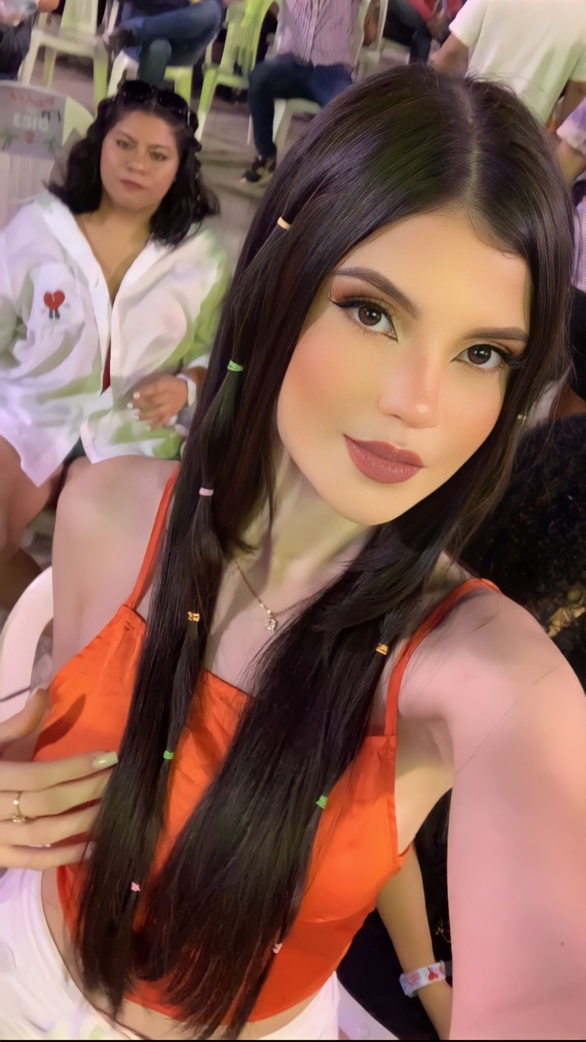 notyourbaby🦋 on Twitter: "lastima no me tomé ni una foto de cuerpo entero😭 https://t.co ...