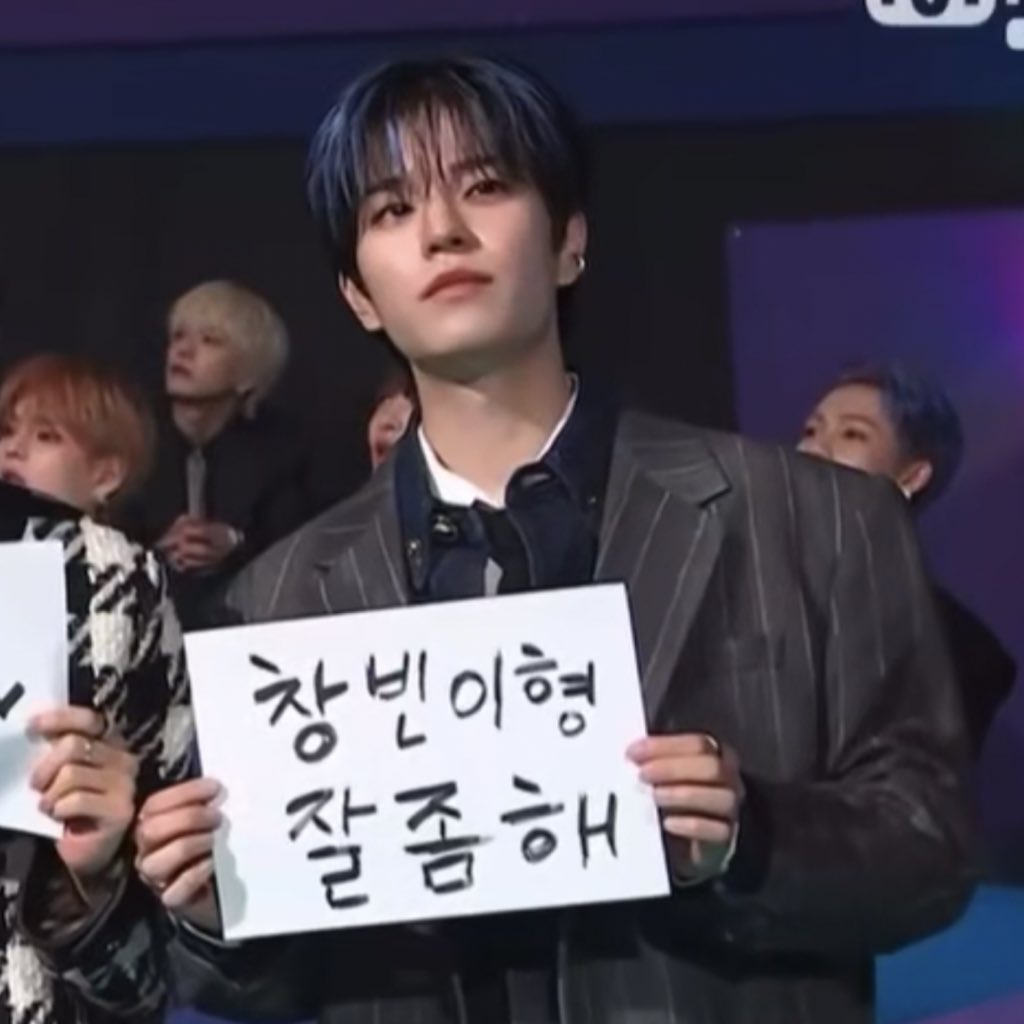 왠지 나보다 더 귀엽고 막 그러면 진짜 없는 쥬지 막 불근하는 기분이쟈나 나 극섭이라 말하는데 이런 남 보면 괜히 내 성 정체성 헷갈리게 되고 그럼 ㅠ 어떻게 안울리고
