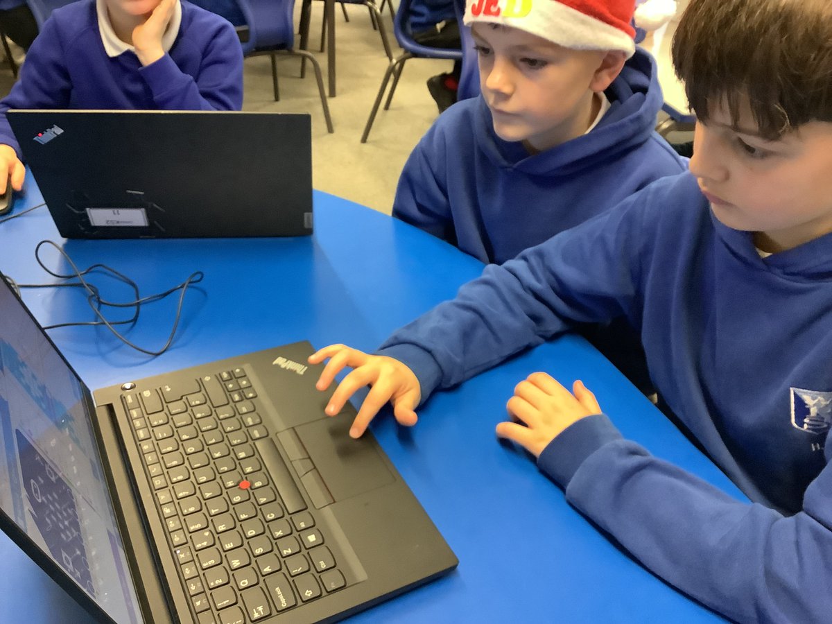 Micro:bit Educational Foundation on Twitter: "RT @WilliamstownPri: Loving our LIVE Festive Code ...