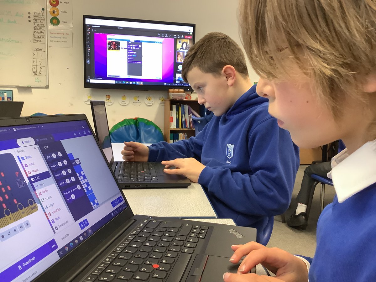 Micro:bit Educational Foundation on Twitter: "RT @WilliamstownPri: Loving our LIVE Festive Code ...