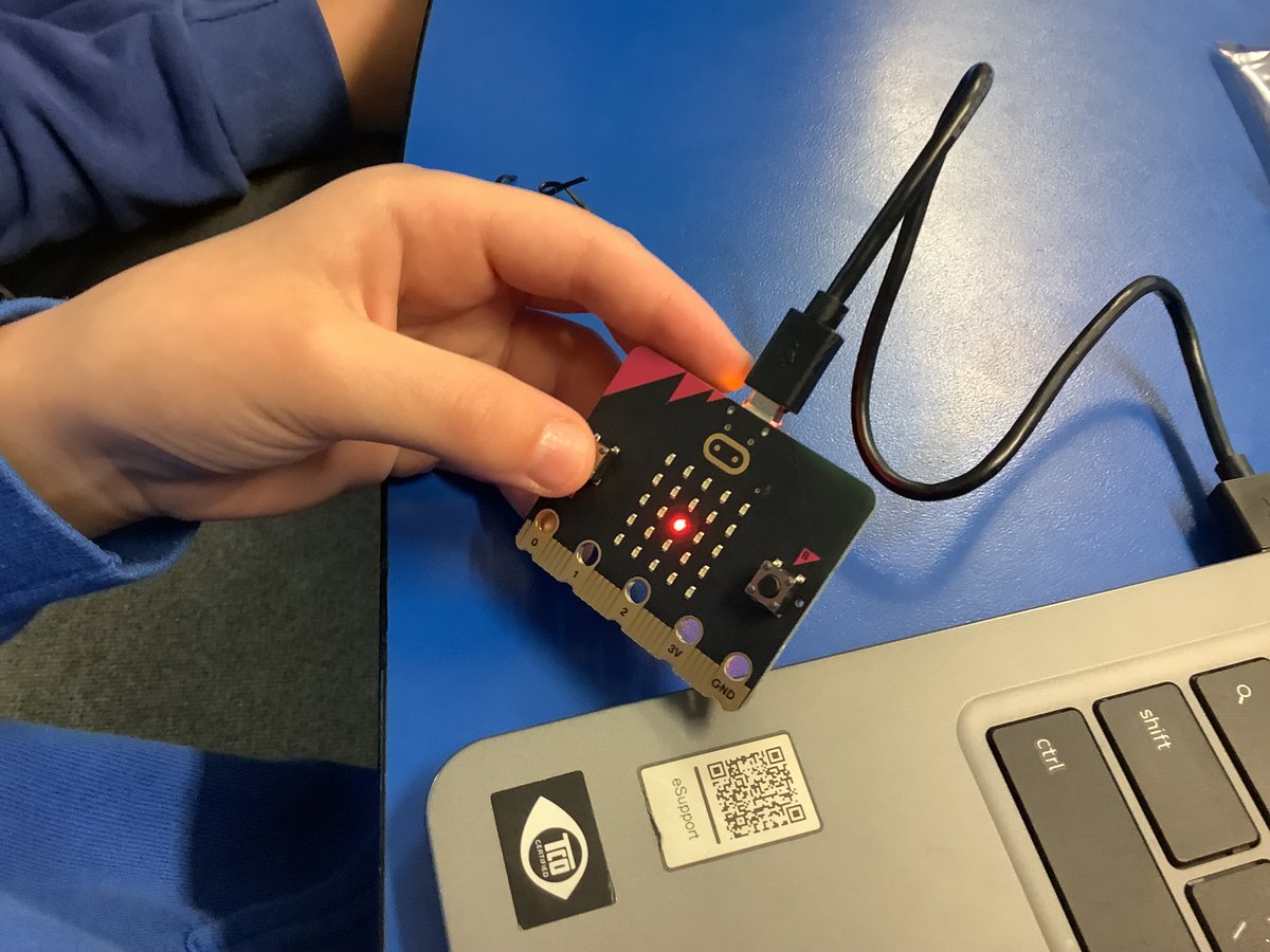Micro:bit Educational Foundation on Twitter: "RT @WilliamstownPri: Loving our LIVE Festive Code ...