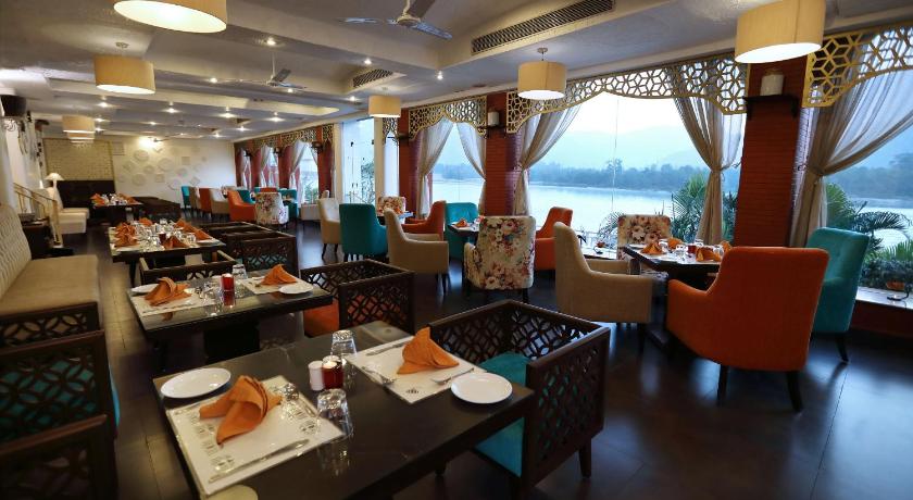 6 Best riverside stays of Ganga In Rishikesh Which Will Give You an ...