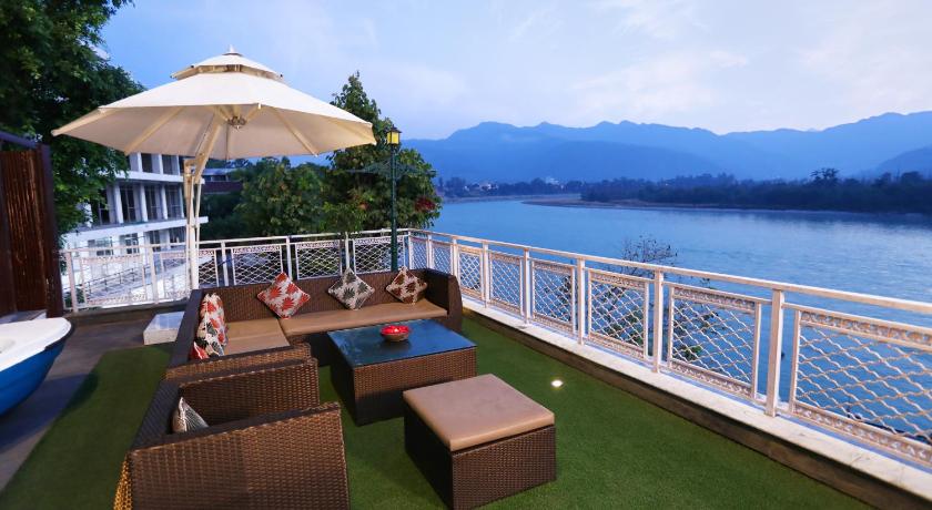 6 Best riverside stays of Ganga In Rishikesh Which Will Give You an ...