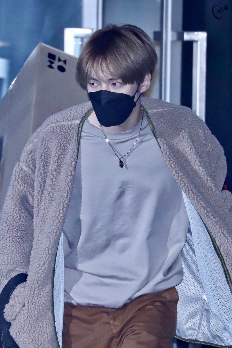 빠끔 On Twitter 몸에 열 많아 보이는 거 그게 남자죠 ㅋㅋ