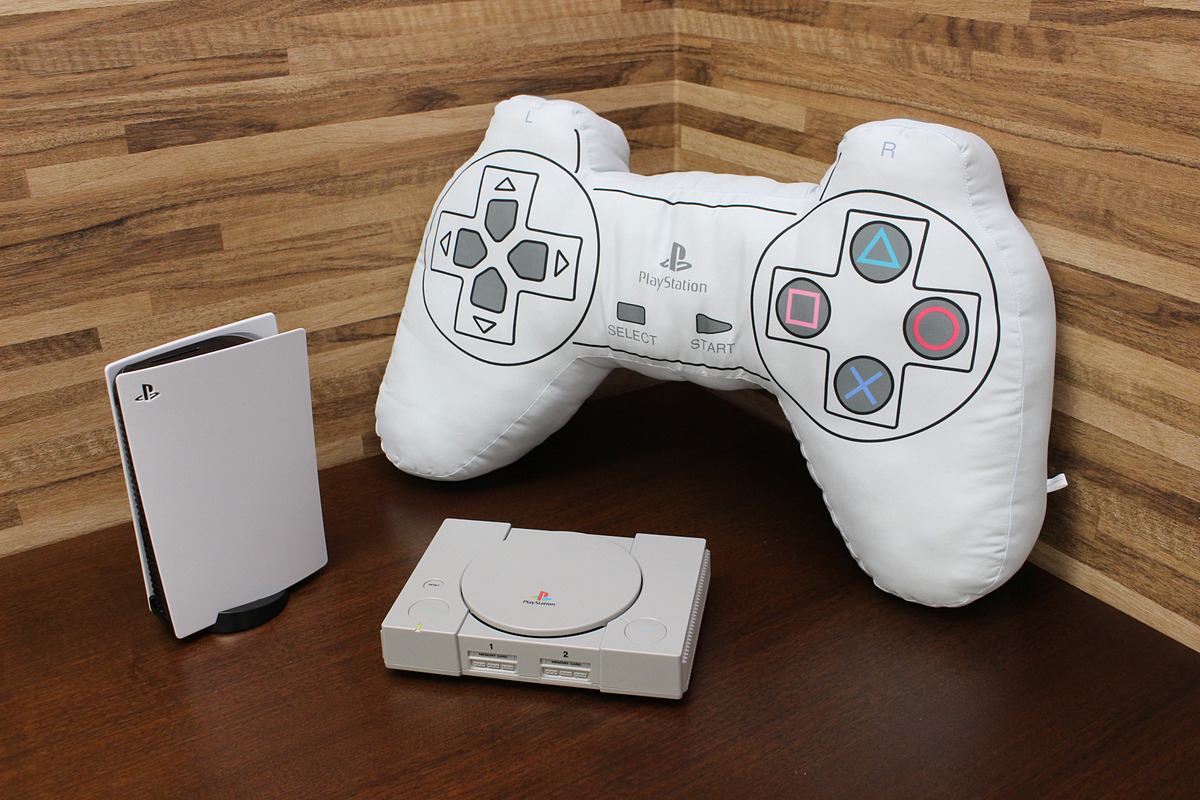 HOBBY Watch on Twitter: "【一番くじ撮り下ろし】「一番くじ for PlayStation™」発売！“使える”PlayStationのミニチュアやグッズが勢揃い ...