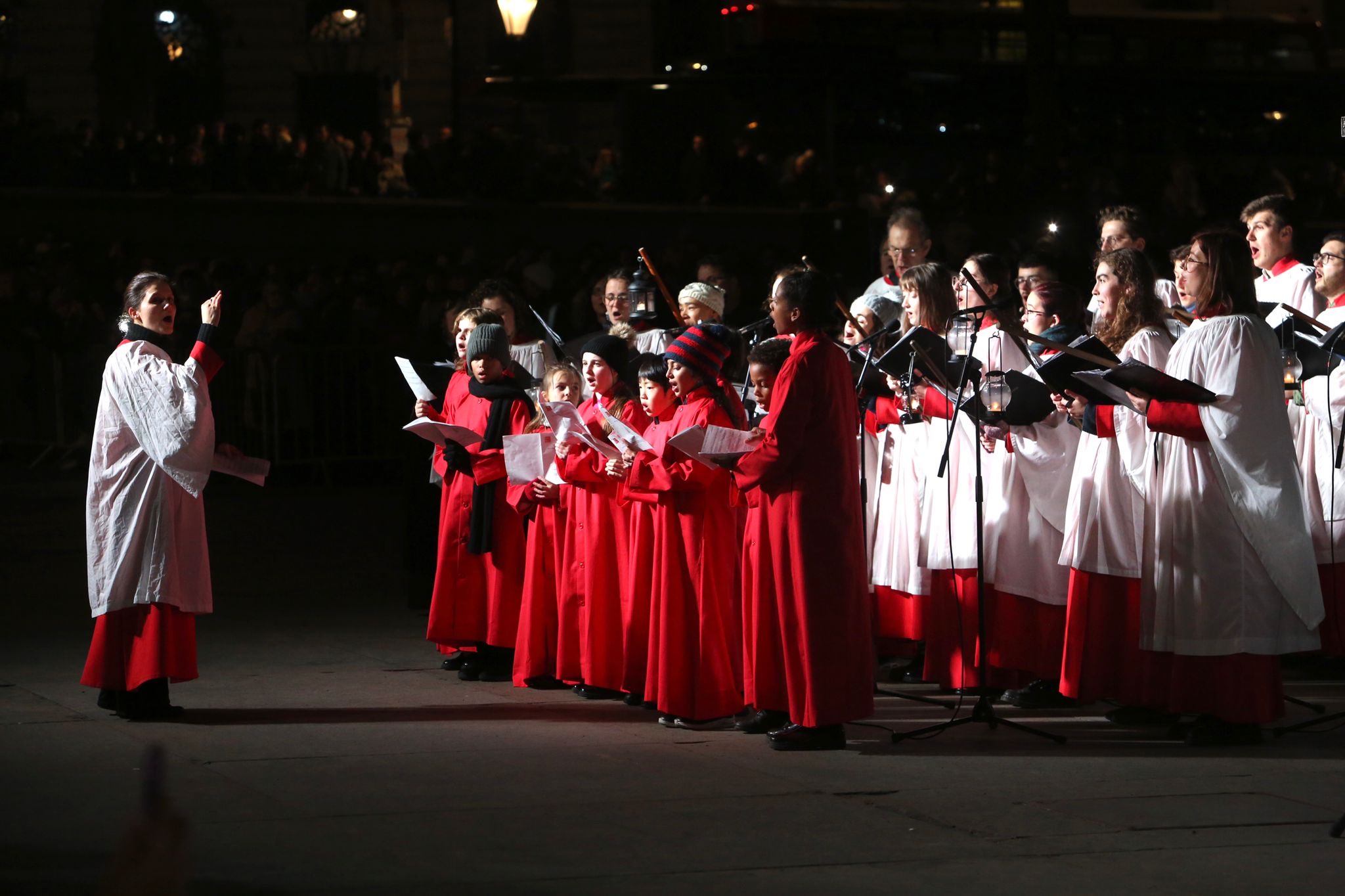 Mayor's Press Office on Twitter: "The festive season has begun! Crowds gathered in Trafalgar ...