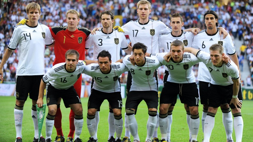 Karlo Kolumno on Twitter: "Ein #DFB_Team gab es bis 2010. Danach die Mannschaft und jetzt ist ...