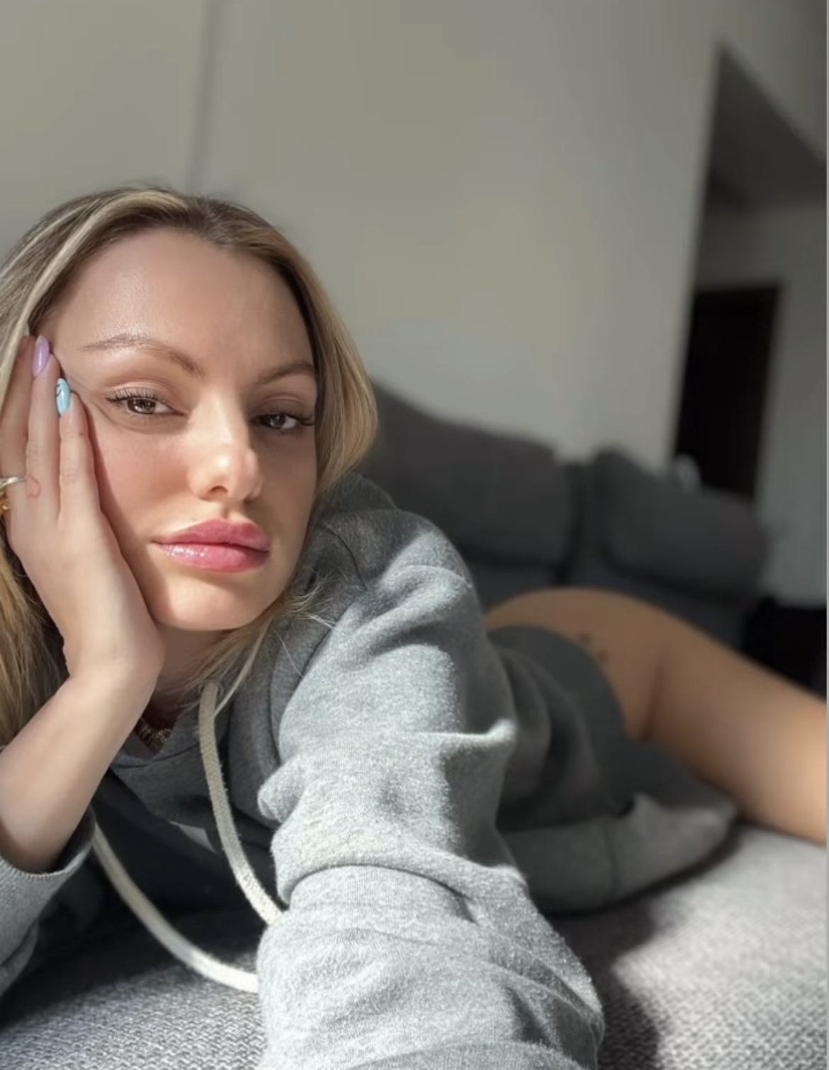 Alexandra Stan Pinky Blue