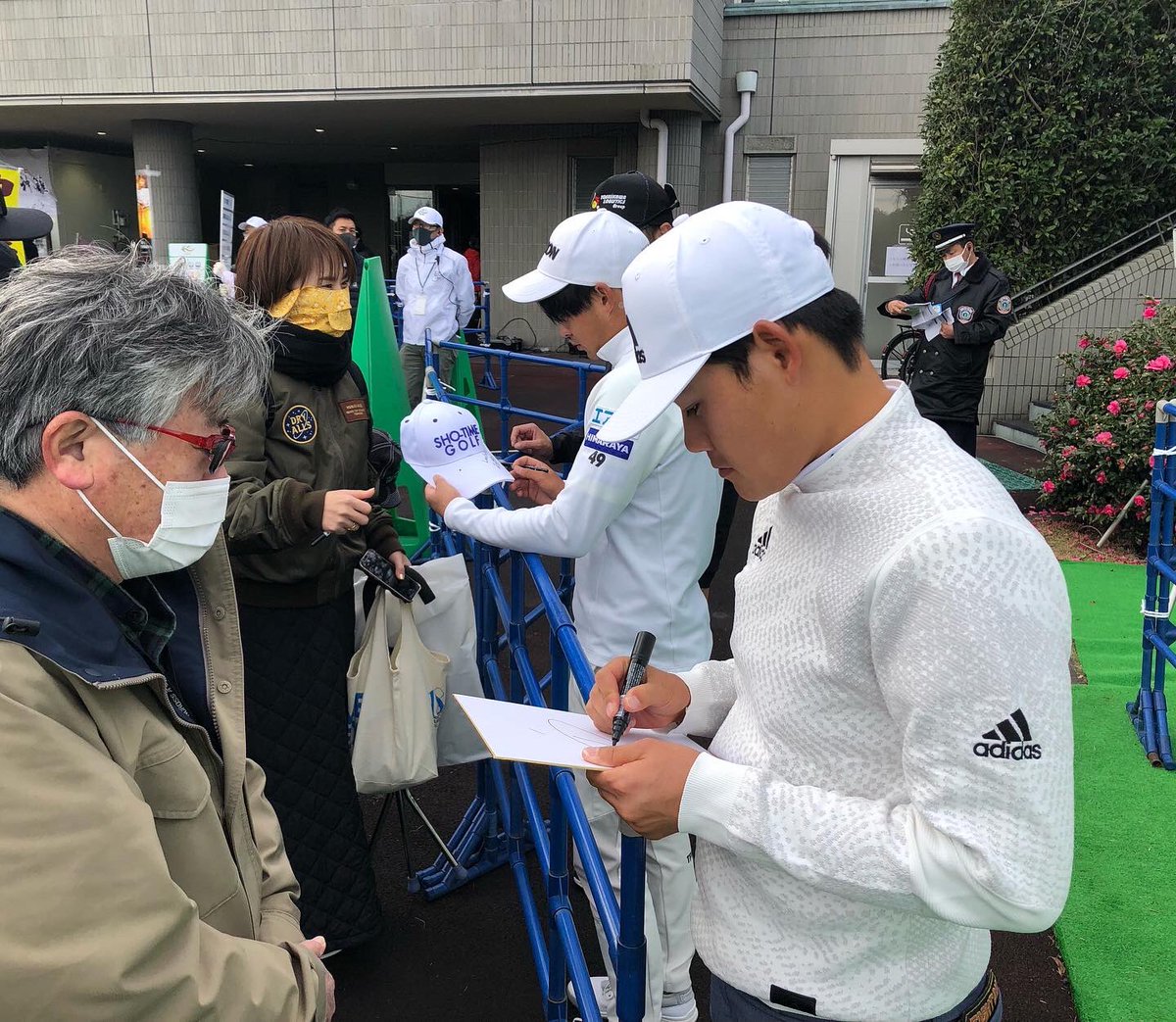 白鳥まりあofficialシンガーソングライター on Twitter: "RT @JGTO_official: 『ゴルフ日本シリーズJTカップ』⛳️ 今日も寒空の中たくさんのギャラリー皆様に ...