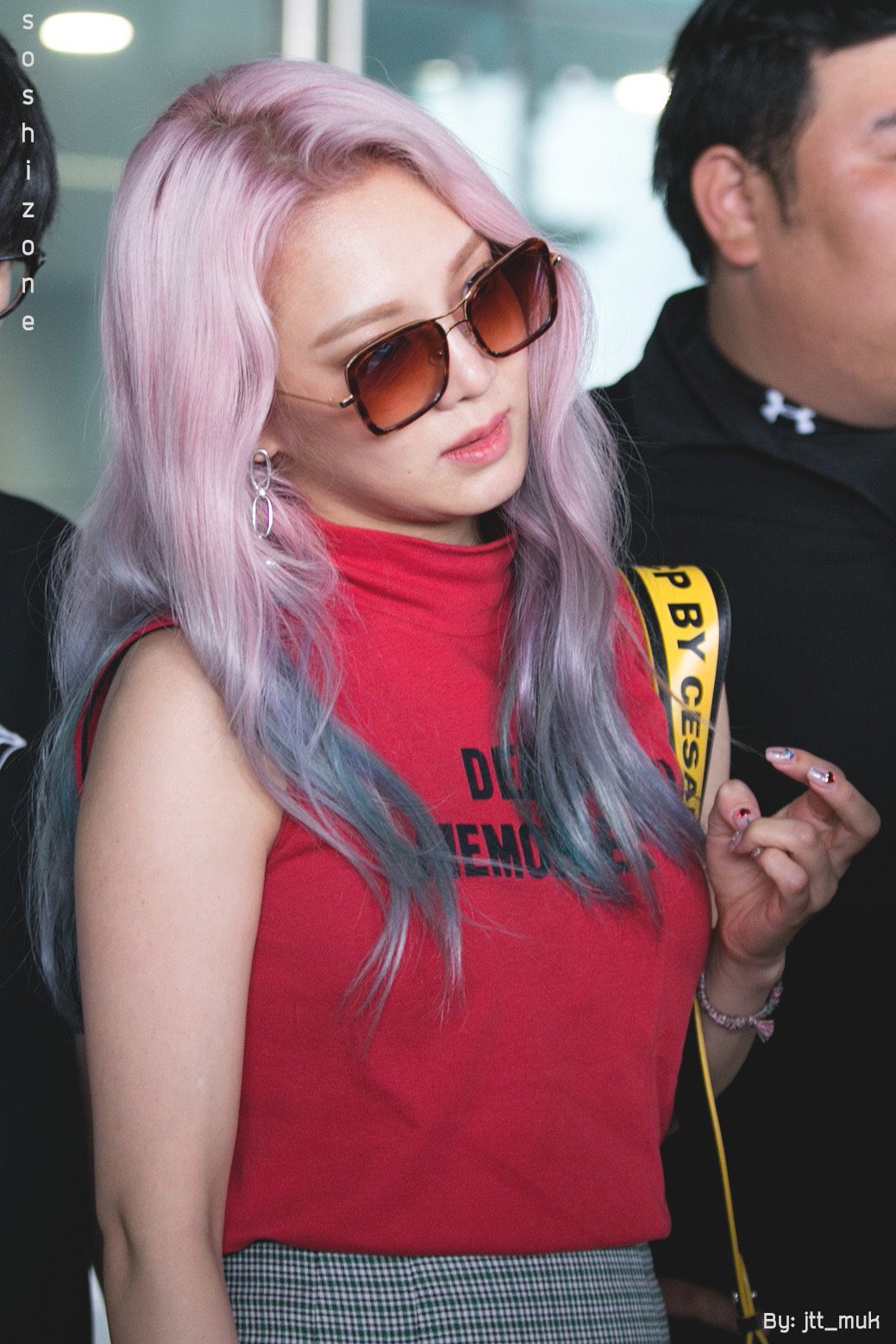 이즈 on Twitter: "뭔가 이때 율효라면 율이 합 하며 효 머리칼 입에넣는시늉하며 솜사탕 맛 날거같아서 물어봤다고 할거같음" / Twitter