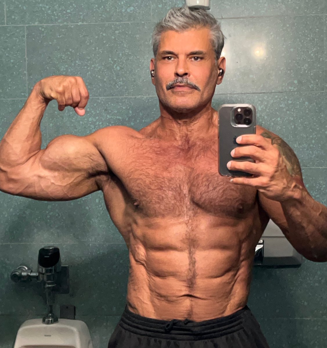 Mike Ruiz on Twitter: "Me"