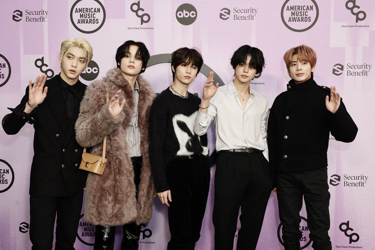 บซ on Twitter: "RT @txt_sarangdan2: 2022 AMAs 레드카펫 #투모로우바이투게더 고화질 사진 모음"