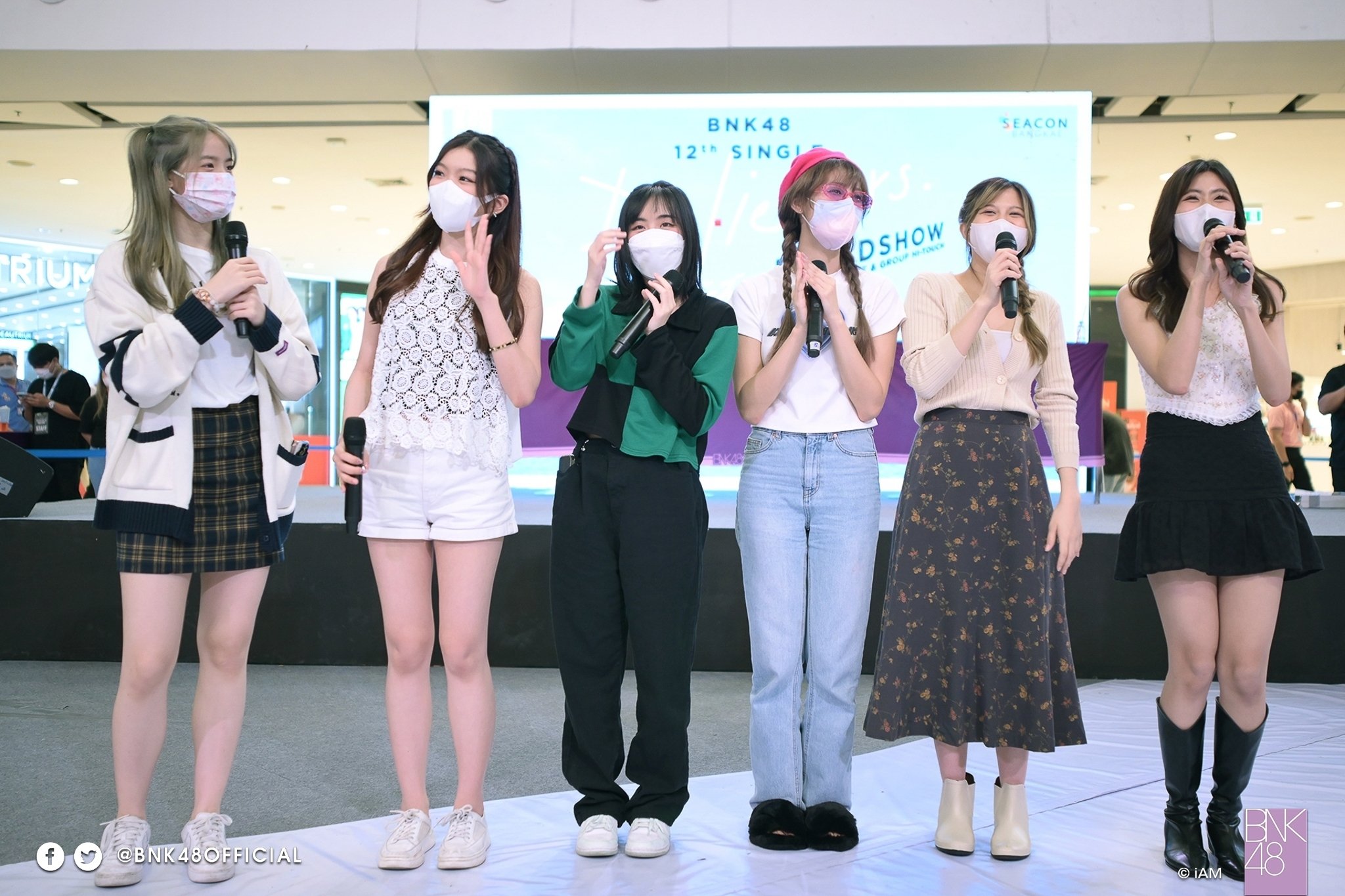 BNK48 #BNK48_Believers ☁️🌟 on Twitter: "☁️ #BNK48_Believers_Roadshow 🌟 ขอบคุณทุกคนที่มาเจอกันที่ ...