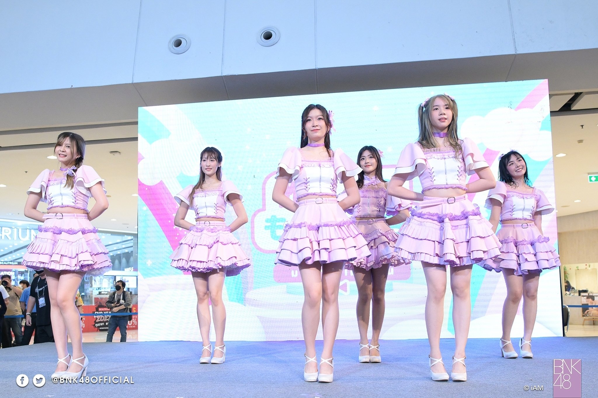 BNK48 #BNK48_Believers ☁️🌟 on Twitter: "☁️ #BNK48_Believers_Roadshow 🌟 ขอบคุณทุกคนที่มาเจอกันที่ ...