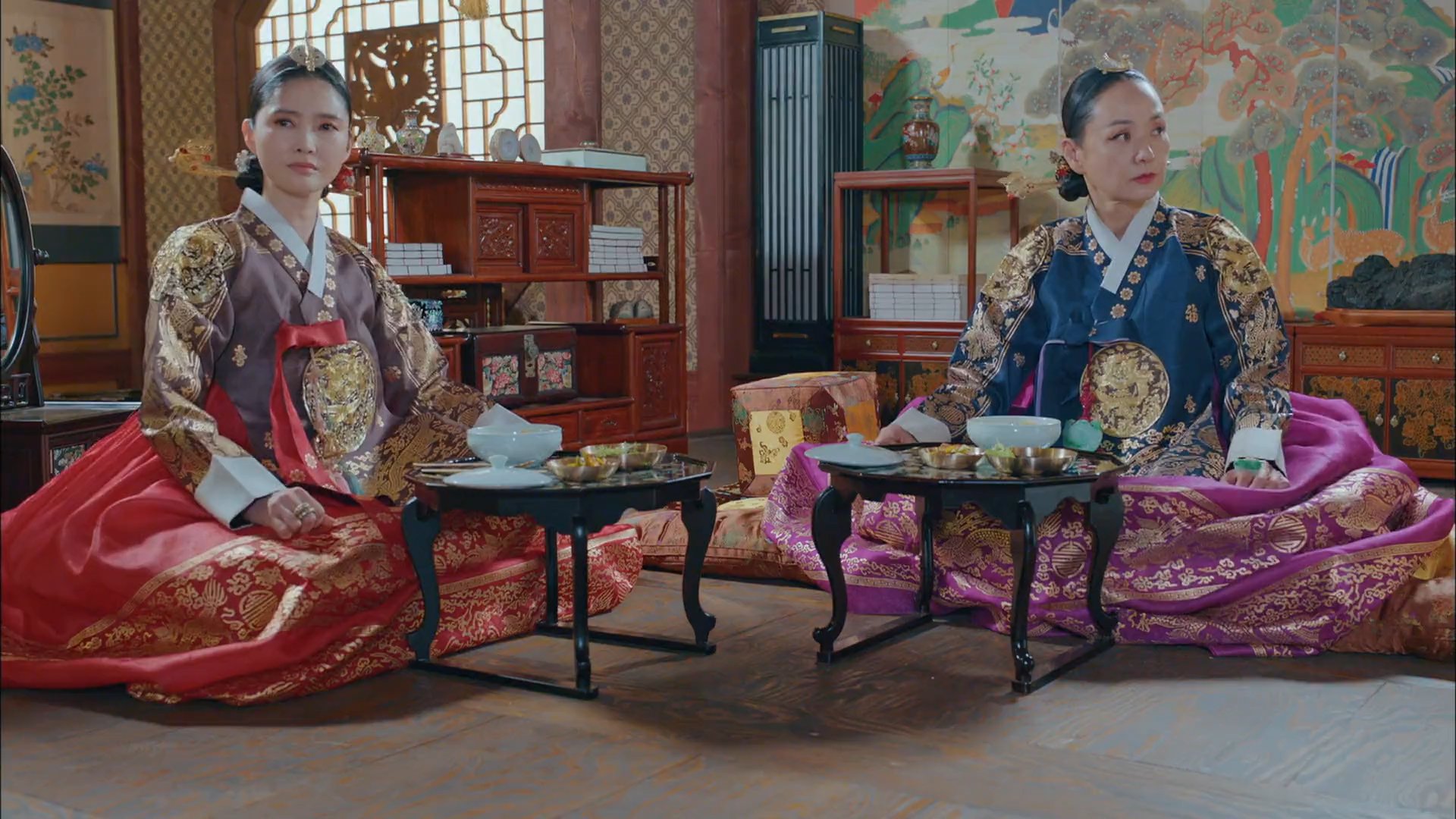 K-Drama Menfess on Twitter: "•kdm• guys aku lagi nonton Mr.Queen tapi masih bingung kenapa ibu ...