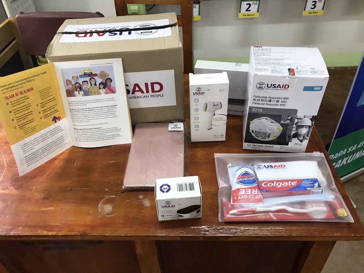 GMA News on Twitter: "RT @gmanewsbreaking: The Second Gentleman hands ...