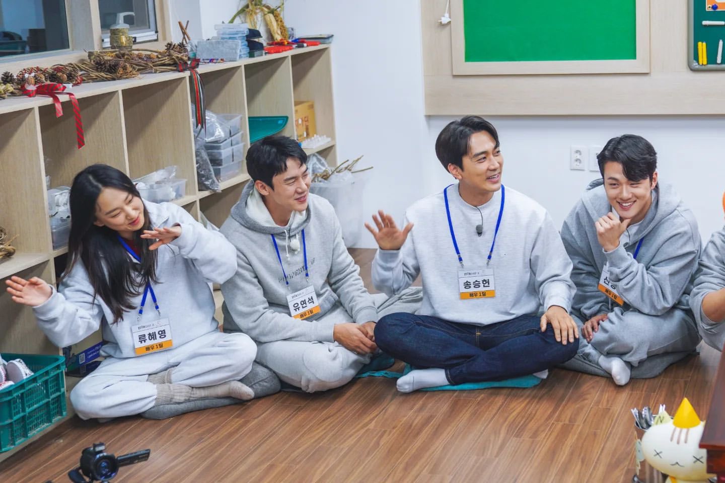 ryu_hyeyoungph on Twitter: "Hyeyoung cuts with starship actors #RyuHyeYoung #류혜영 https://t.co ...