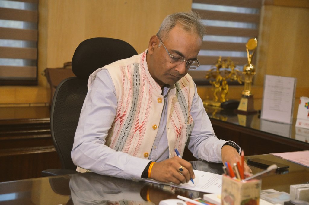 Prasar Bharati प्रसार भारती on Twitter: "Shri Gaurav Dwivedi (IAS) takes charge as the new CEO ...