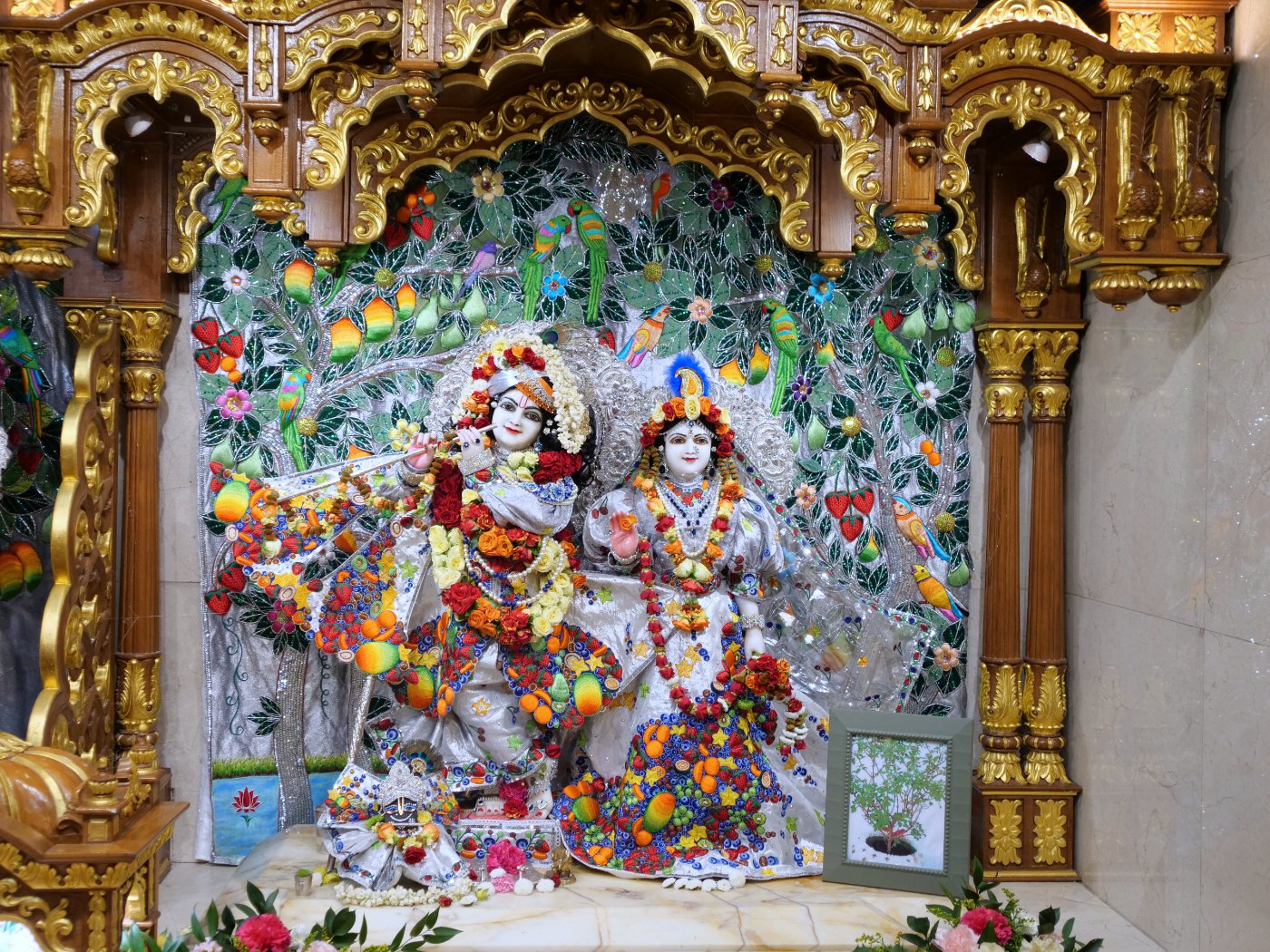 Iskcon Temple Radha Krishna Wallpaper