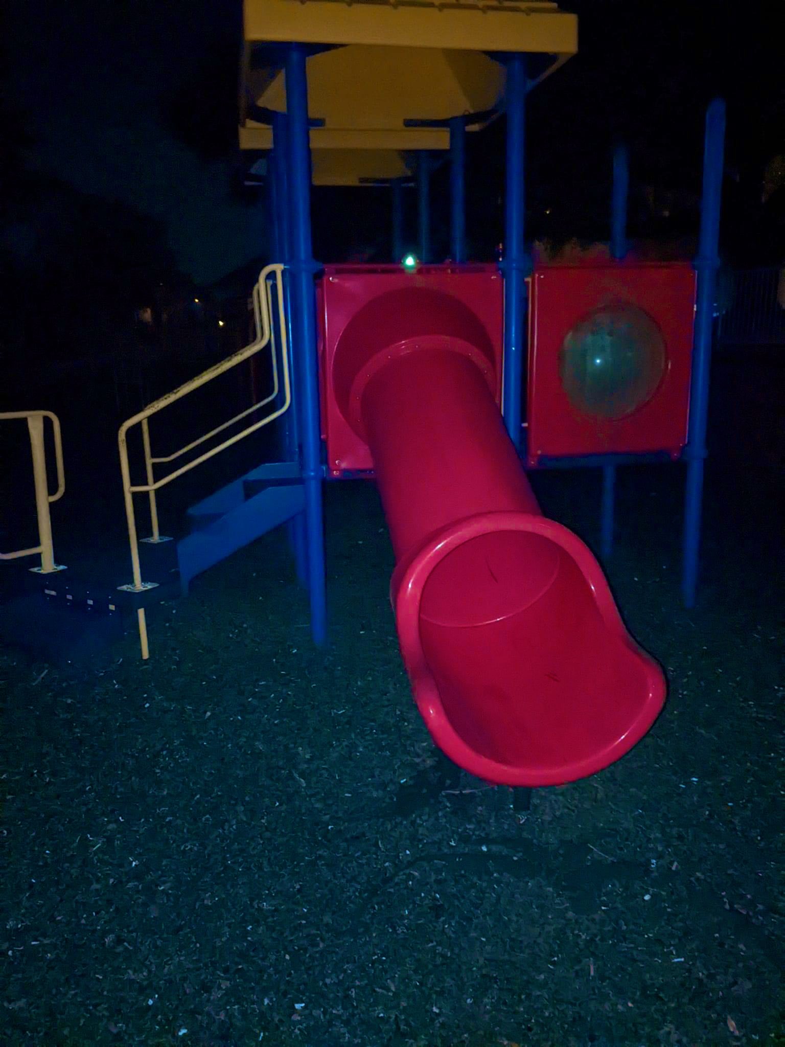 Liminal Spaces on Twitter: "Liminal space 8SVV7 https://t.co/5rQ2S9SCMI" / Twitter