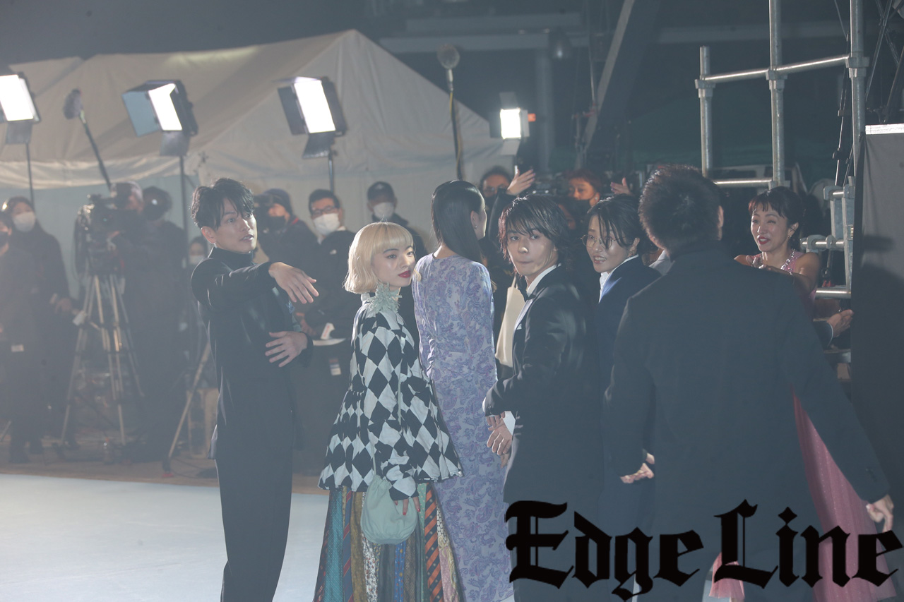 edgeline（エッジライン） on Twitter: "佐藤健撮影現場でぐっすり眠る？満島ひかりへの信頼感【原稿ロングめ・写真7枚】 https://t.co/rS70y2mQKZ 「僕の ...