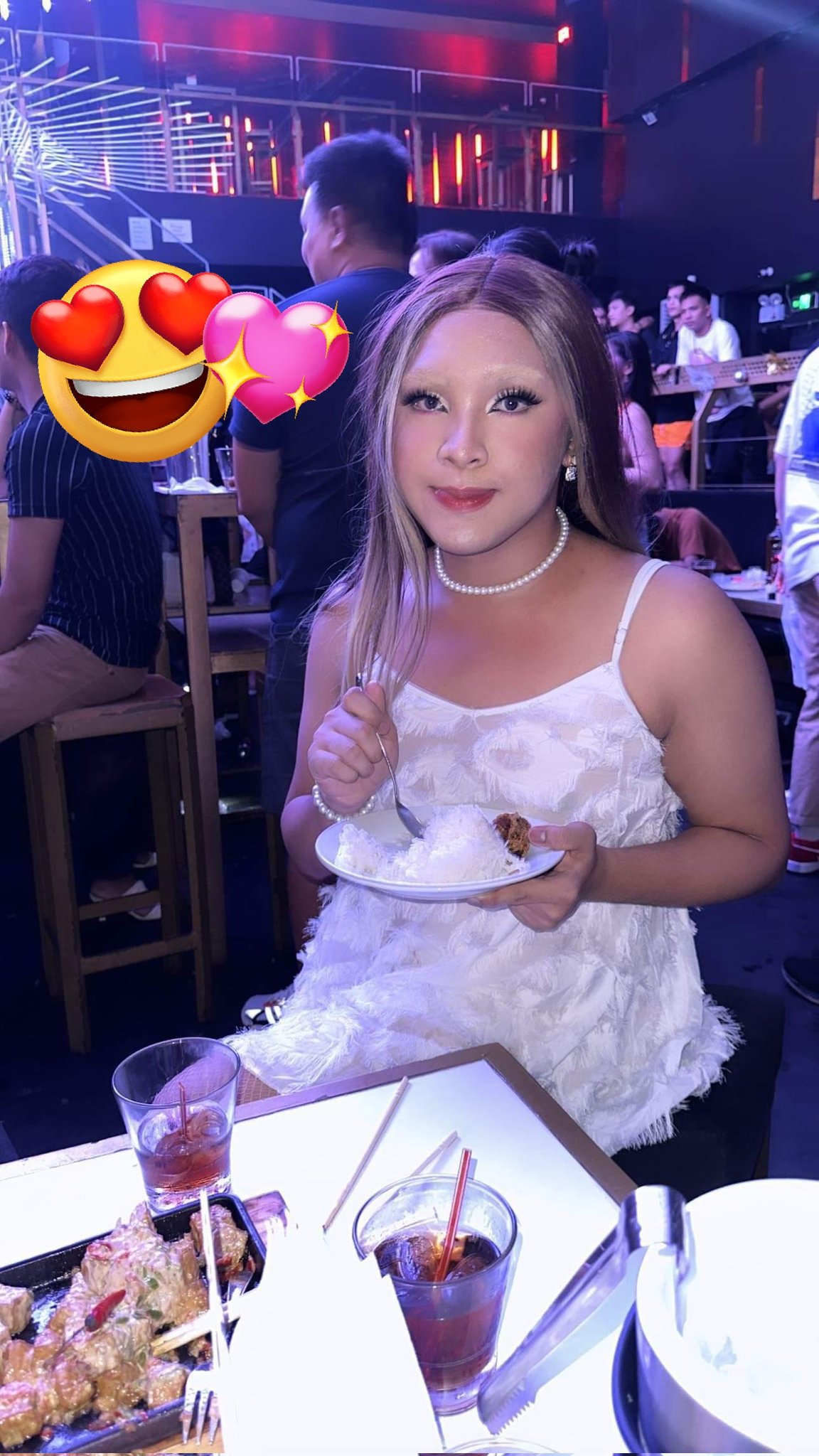 Junjun 💖 on Twitter: "seated https://t.co/Ud9AENq9um" / Twitter