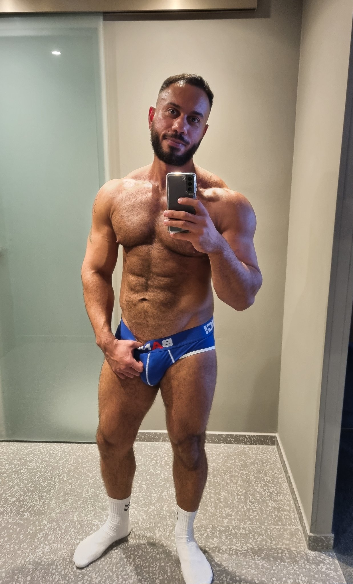 Zeb Hadid on Twitter: "Sneak pic before heading out... https://t.co/ocid8O00jF" / Twitter