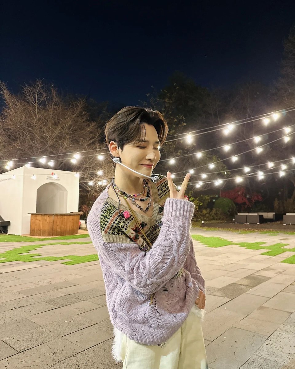 AB6IX INTERNATIONAL on Twitter: "[📸/221121] AB6IX_official Instagram ㅡ Woong "🌸Good job on ...