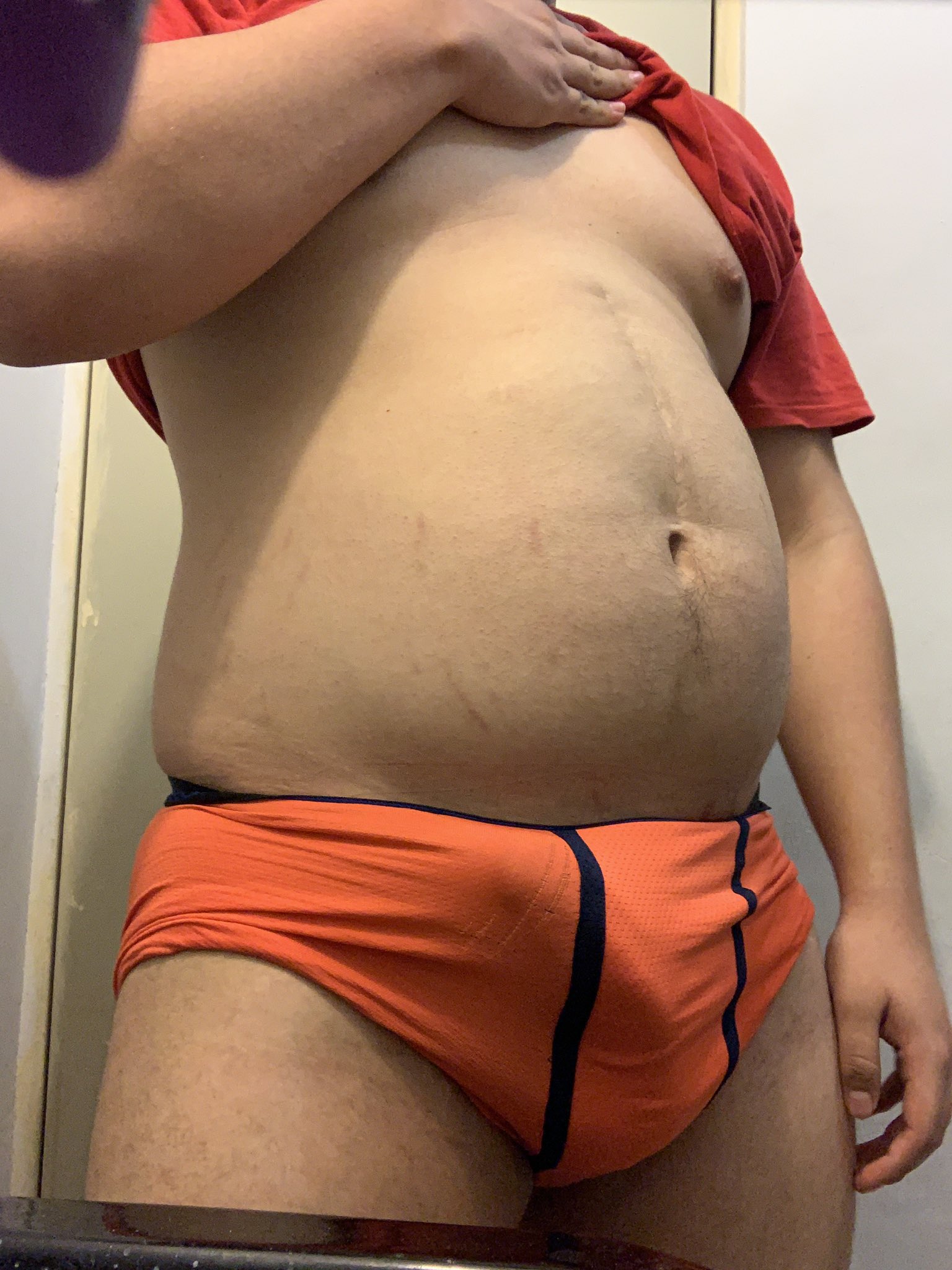 Alejandro on Twitter: "Should I repeat this photo but inflating myself until I don't get any ...