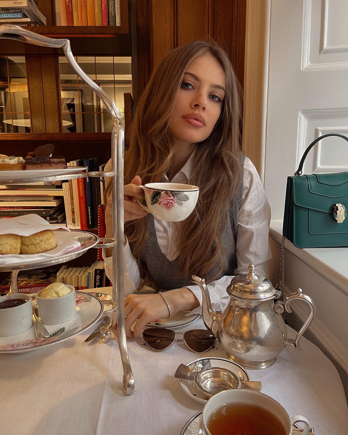 Raylene - Undercover Indie ® on Twitter: "There she is ! Respect your "Tradition" 🥰 https://t.co ...