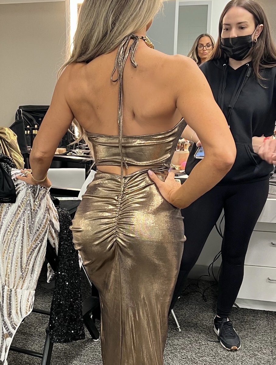 Trish Stratus on Twitter: "Behind’ thé scenes of my wardrobe fitting #GoldForTheWin"