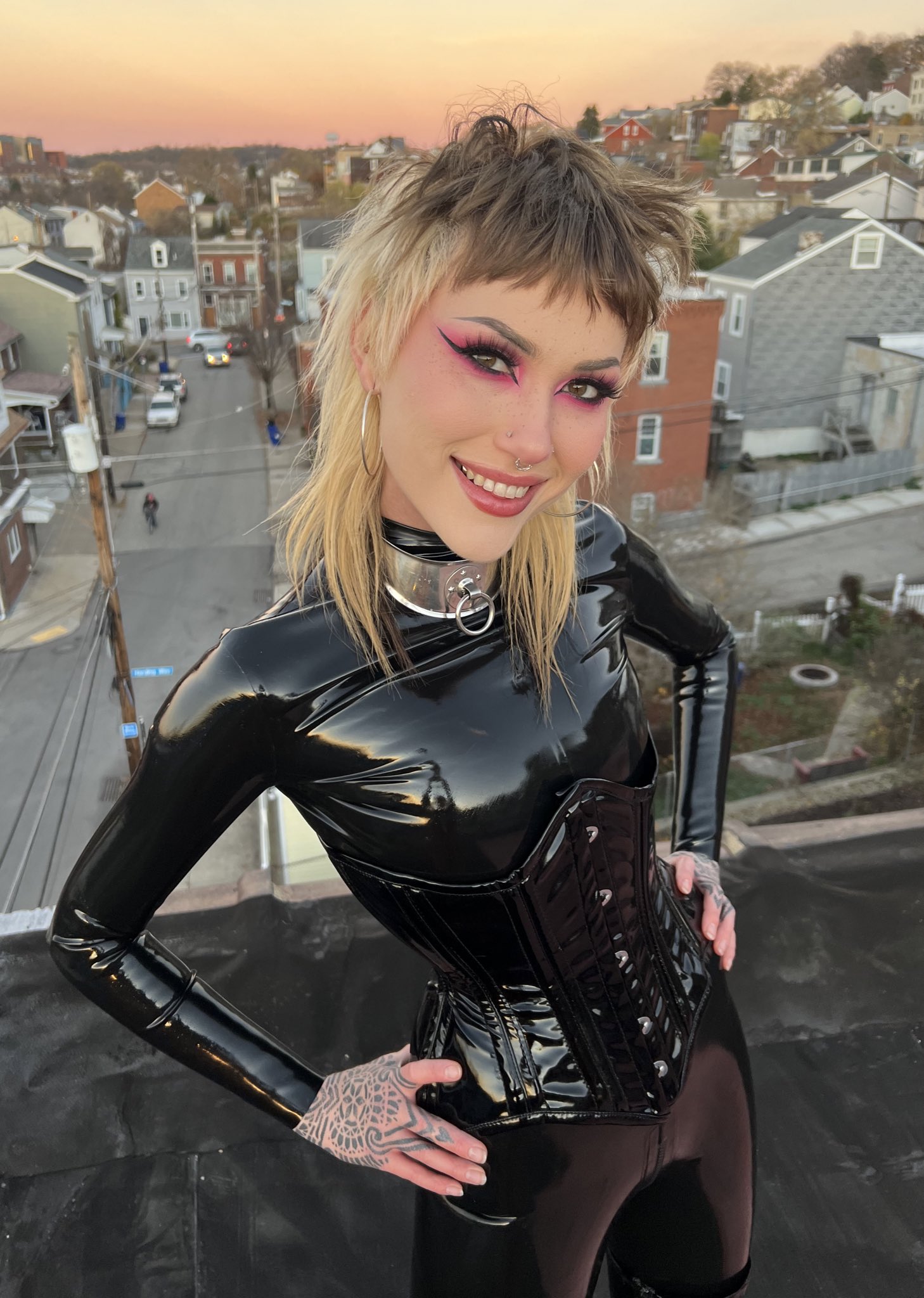 TW Pornstars - 2 pic. Mistress Hera 🇦🇺 MEL MAY 2–14. Twitter. Surrender at sunset!. 2:06 AM - 22 ...