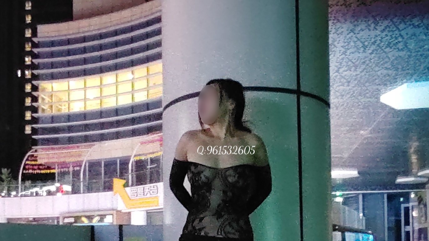 赤妃💋 On Twitter 人家在上班呢老公今天的客人非要玩个什么剧情让人家在这里做站街女吸引客人还得故意不接客只能是他把人家牵走是啊非要人家只穿这条丝袜配婊子鞋说是必须