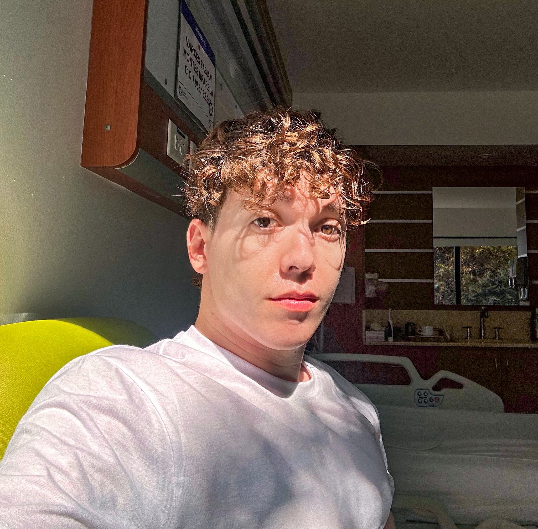 TW Pornstars - Archie Onlyfans. Twitter. Tomando sol. 7:14 PM - 22 Nov 2022