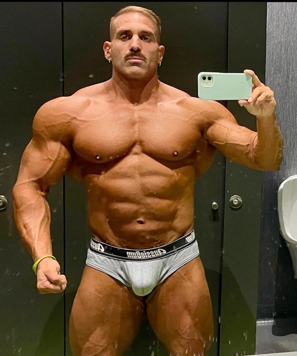 MuscleColtStar (MCS) 54K ️ Thanks on Twitter: "Muscle daddy Lucas confidential selfie 🥰😍🤤 # ...
