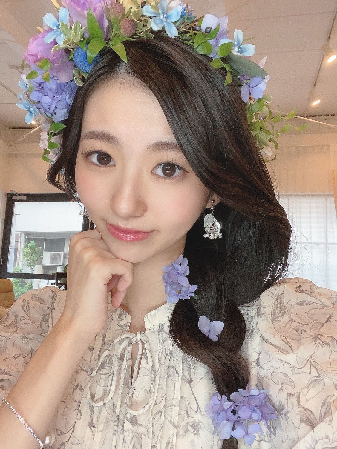 大島璃音 On Twitter 勤労感謝の日🕊 今働けていること、 そして周りの環境に恵まれていること全てに感謝です。 お礼にカレンダー撮影オフショット💐 生花で作られた花冠。 髪の毛にも