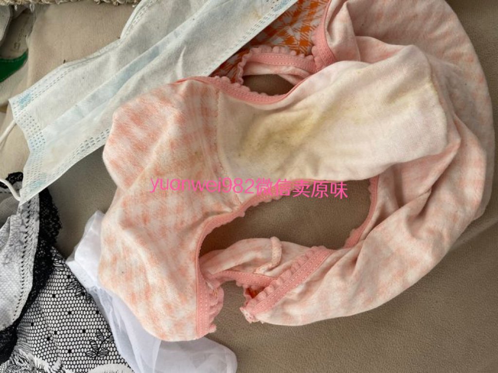 酸酸味的香女孩 On Twitter 下面味道的内内和口罩会是一种什么味道啊 ,很奇妙很害羞的味道。原味圣水 原味定制 原味内衣裤 原味商品