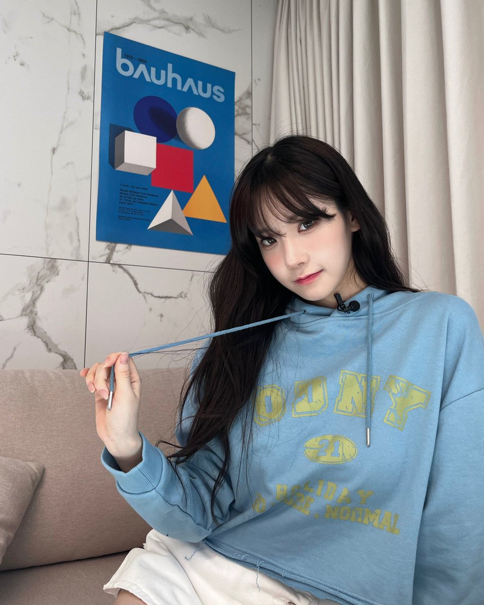 kim nakyoung pics on Twitter: "naky’s post 🔵🟥🔶🐈‍⬛"