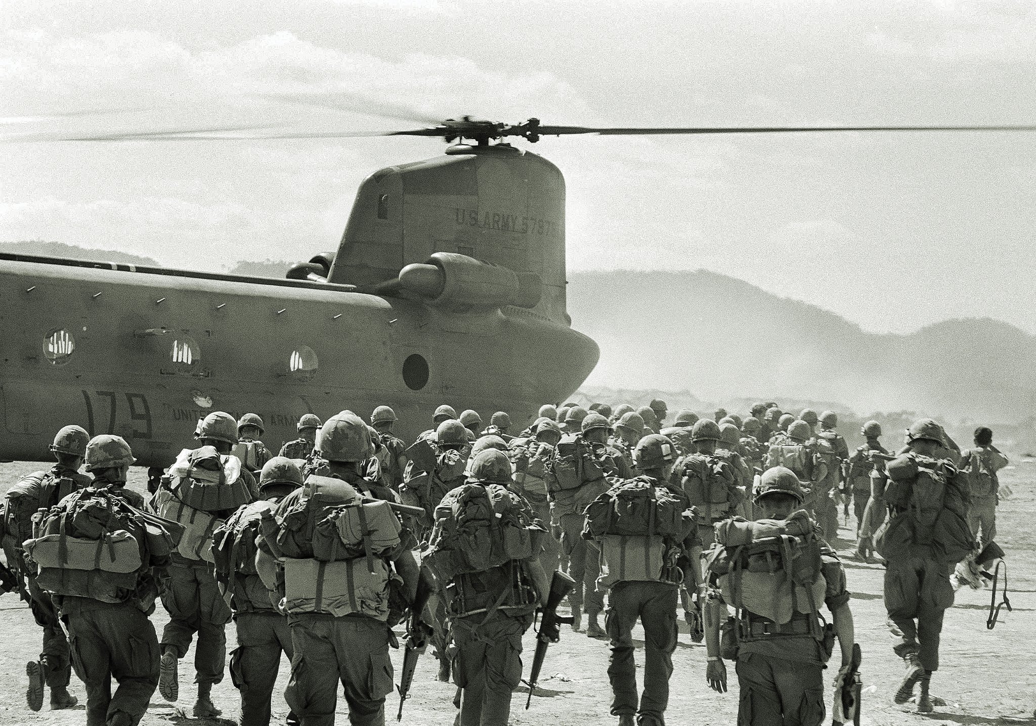 4th Infantry Division on Twitter: "55 years ago, Soldiers in the #4ID boarded a CH-47 Chinook at ...